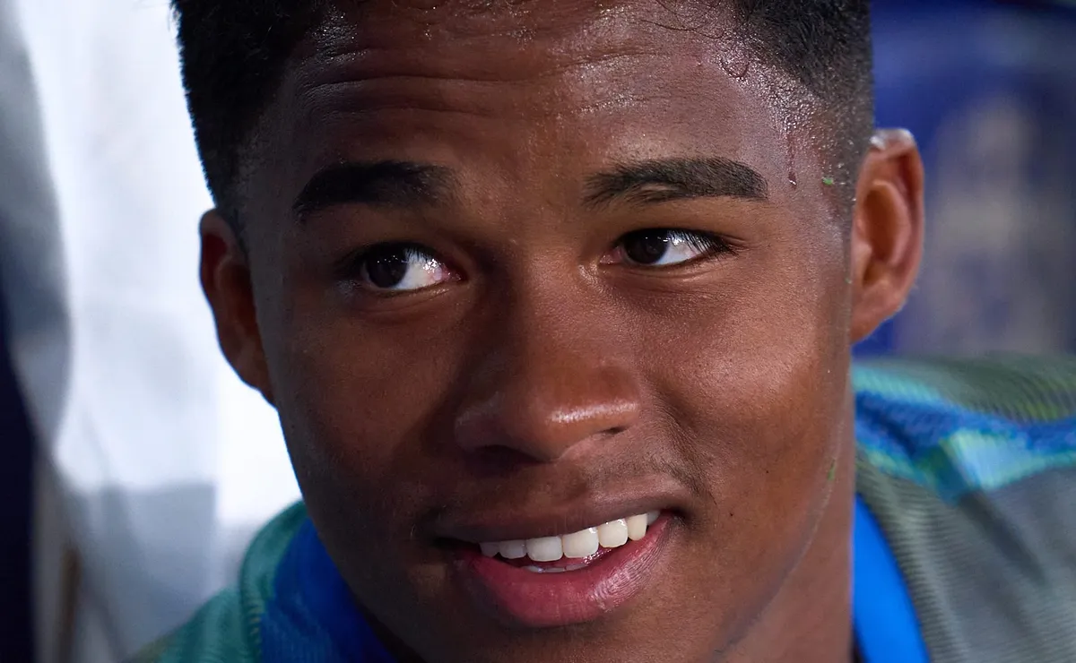 Endrick faz hat-trick na Ligue 1 antes de Neymar e Mbappé