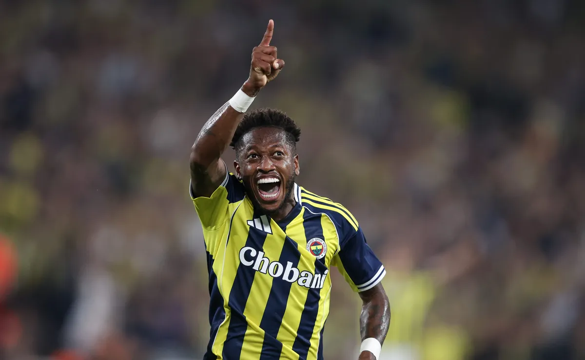 Flamengo não negocia a contratação de Fred, do Fenerbahçe, neste janela