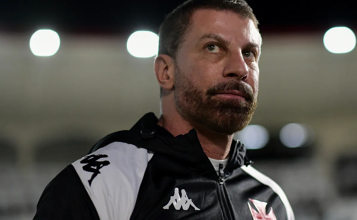 Vasco negocia empréstimo de Lyncon; barca pode chegar a 13 saídas