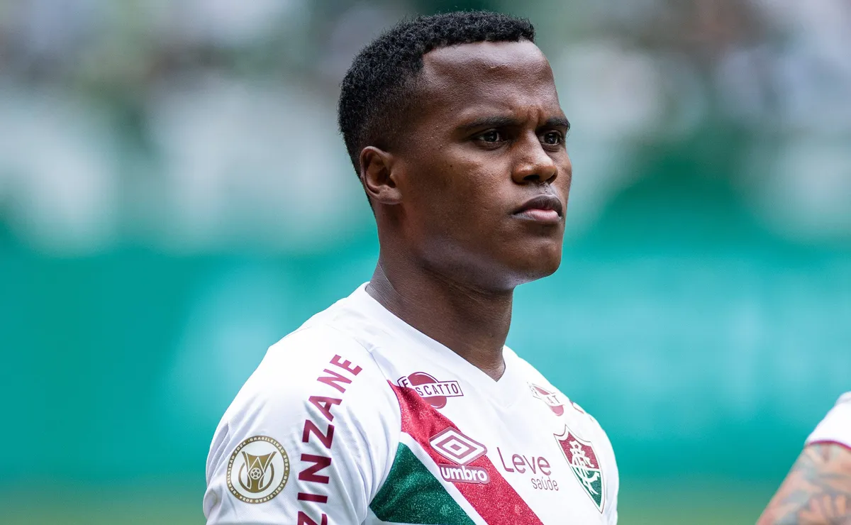 Jhon Arias disputa posição com Allan no Palmeiras