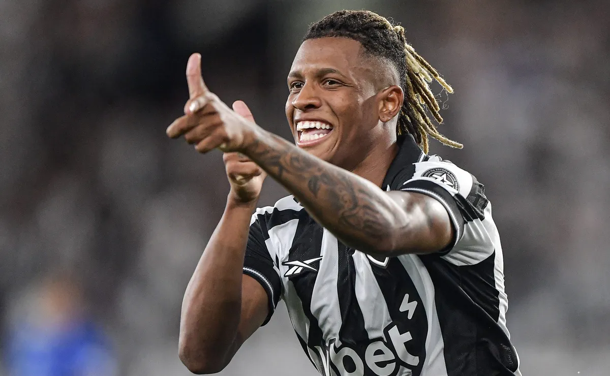 Danilo, do Botafogo, entra no radar de Ancelotti para a Seleção Brasileira