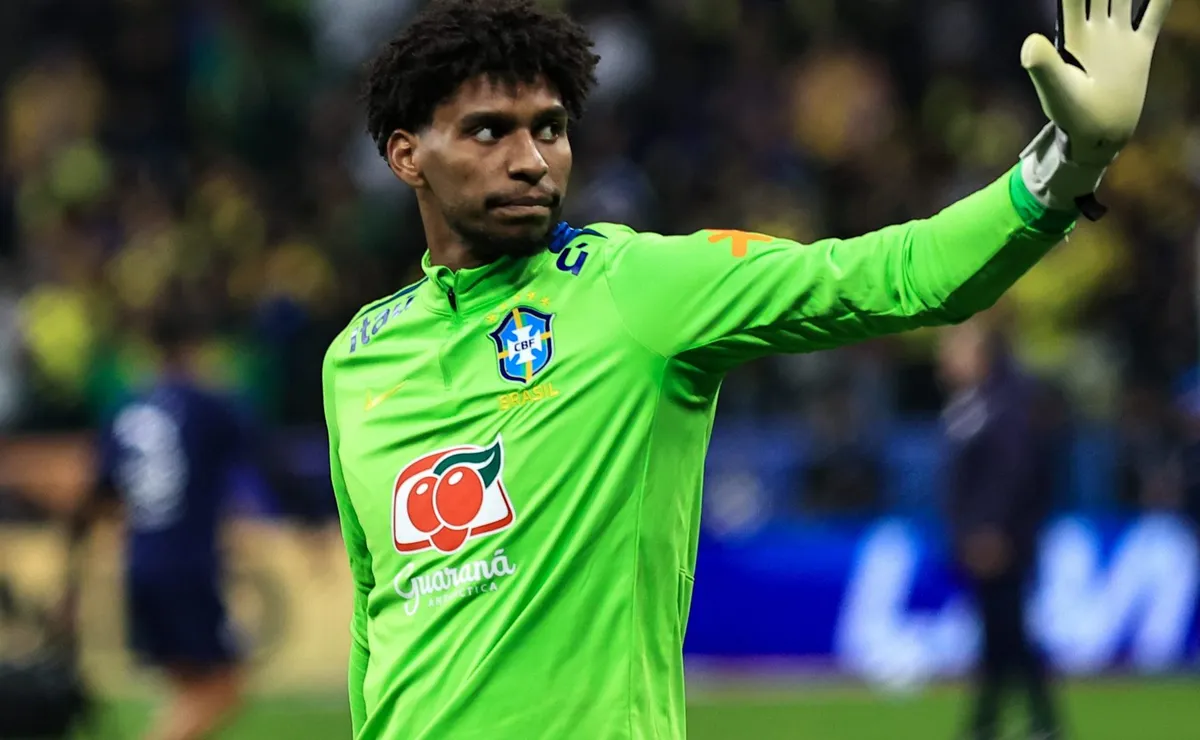 Hugo Souza fica fora de convocação e Ancelotti explica situação