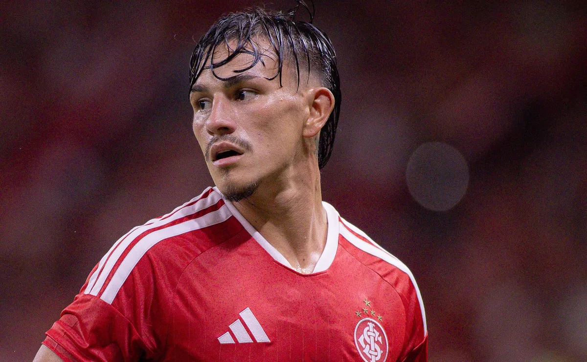 Daronco expulsa Bernabei em Grêmio x Internacional pela final do Gaúchão