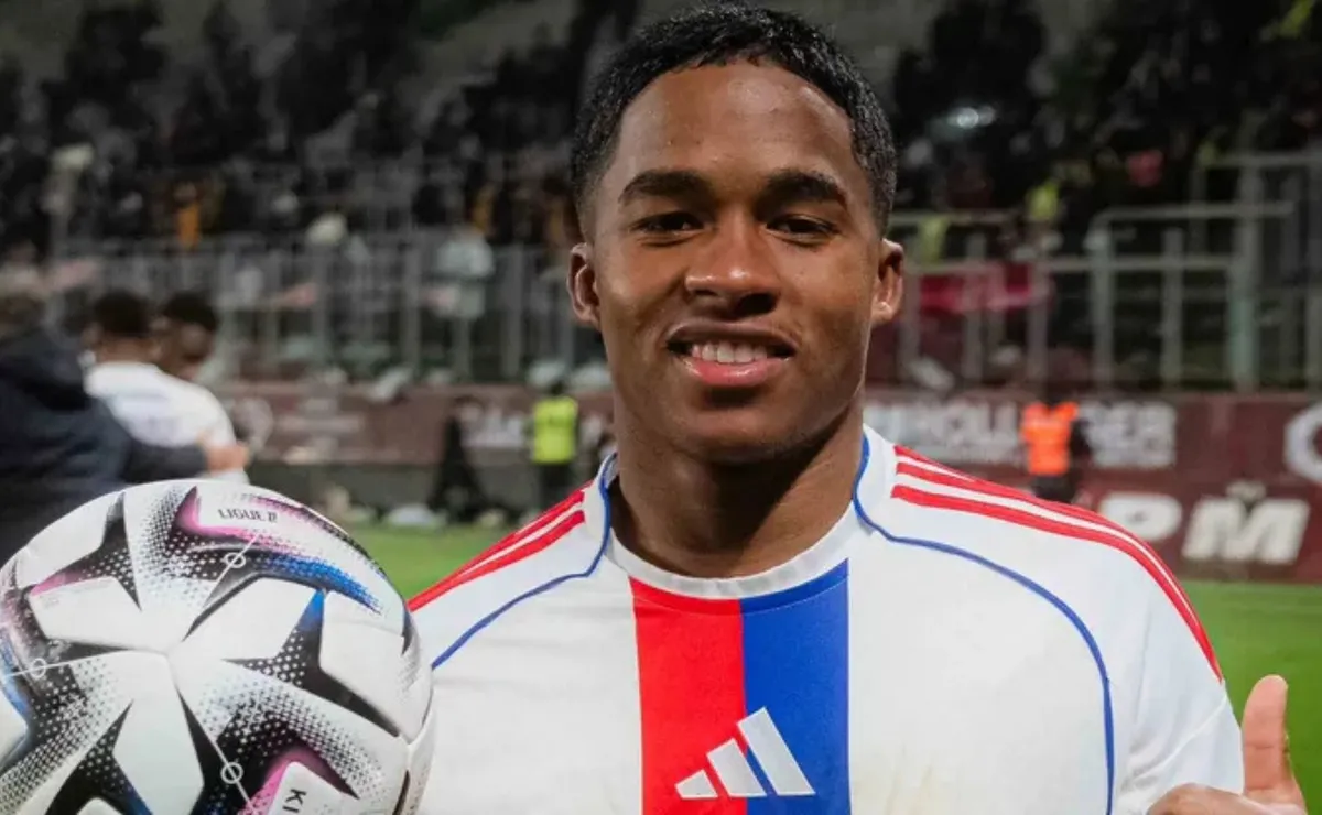 Endrick recebe duras críticas e é defendido por técnico do Lyon