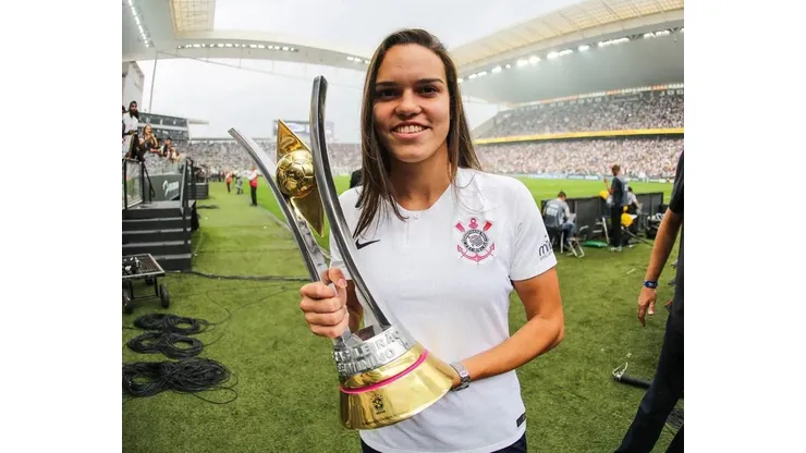 Ana Vitória comenta troca de treinador e rejeita favoritismo