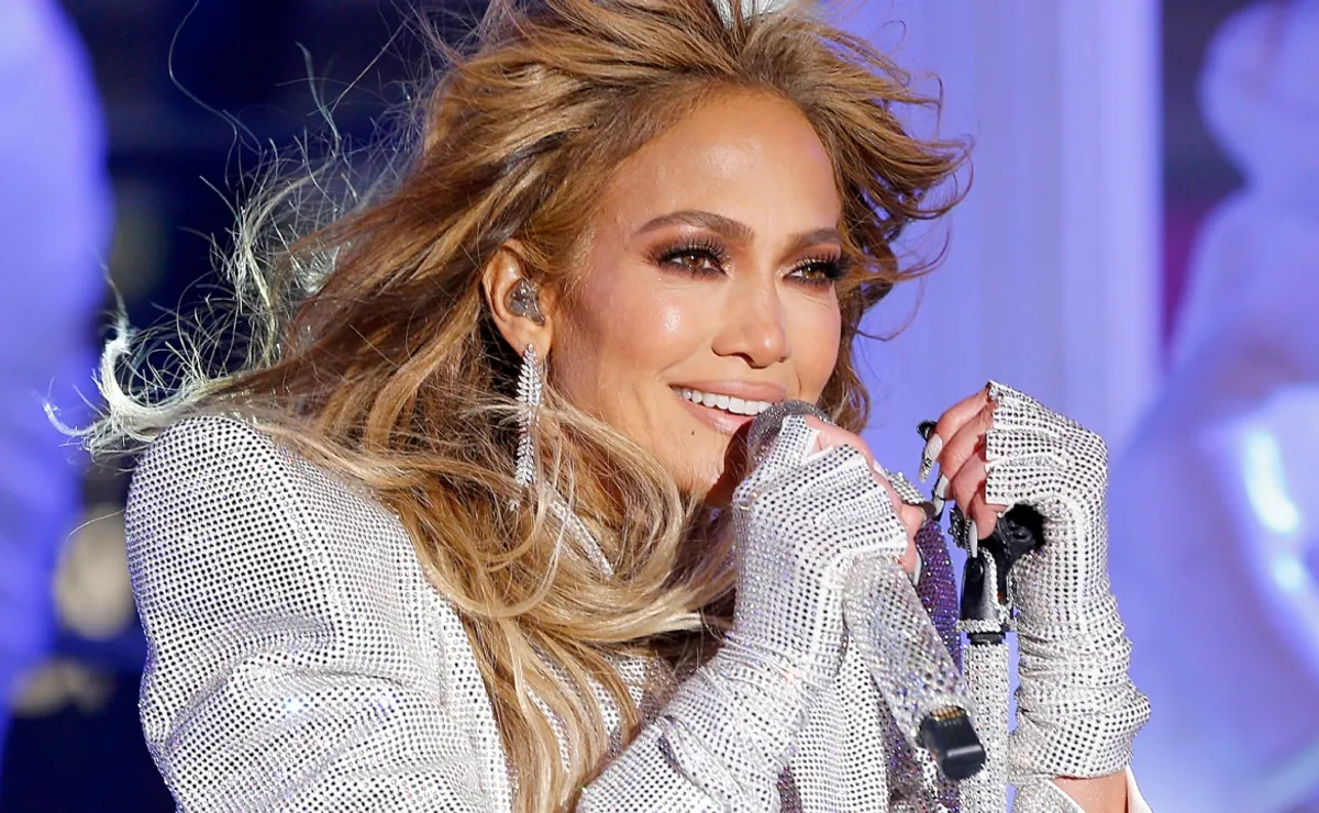 10 Singers Known for Writing Their Own Hits (And 10 Whose Hits Came ...