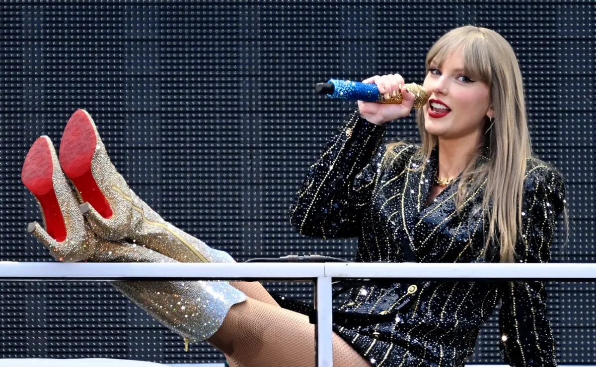 Taylor Swift Joins the Songwriters Hall of Fame as Its Youngest Woman ...