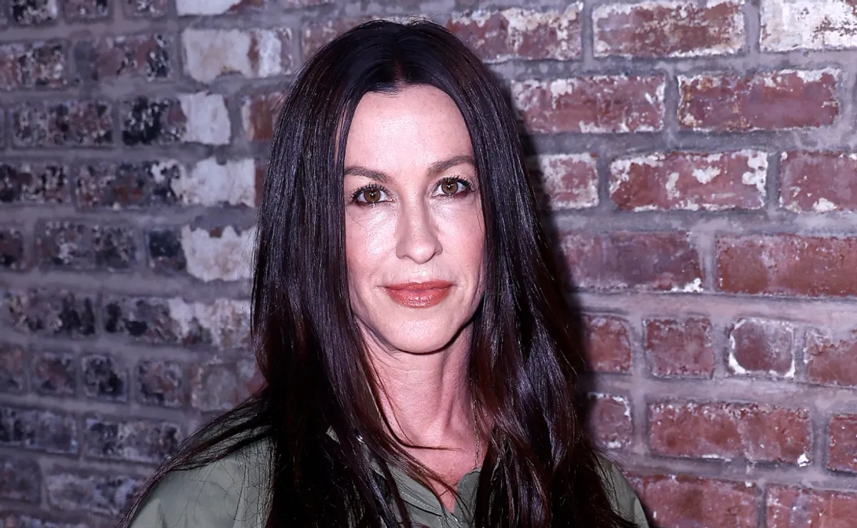 Alanis Morissette Inducted Into the Songwriters Hall of Fame - Spoiler US