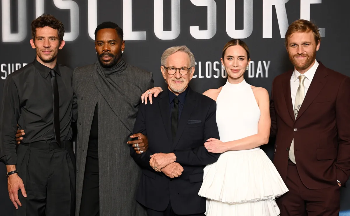 Steven Spielberg Touches Down in Paris for the Historic 'Disclosure Day ...